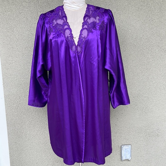 Natori | Intimates & Sleepwear | Natori Vintage 8s Purple Satin Robe ...